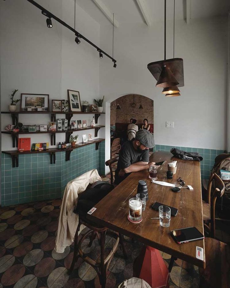 TOP 10 Quán Cafe Quận 1 Sài Gòn View Đẹp, Yên Tĩnh Để Làm Việc 2023 | KhongSoLac.com